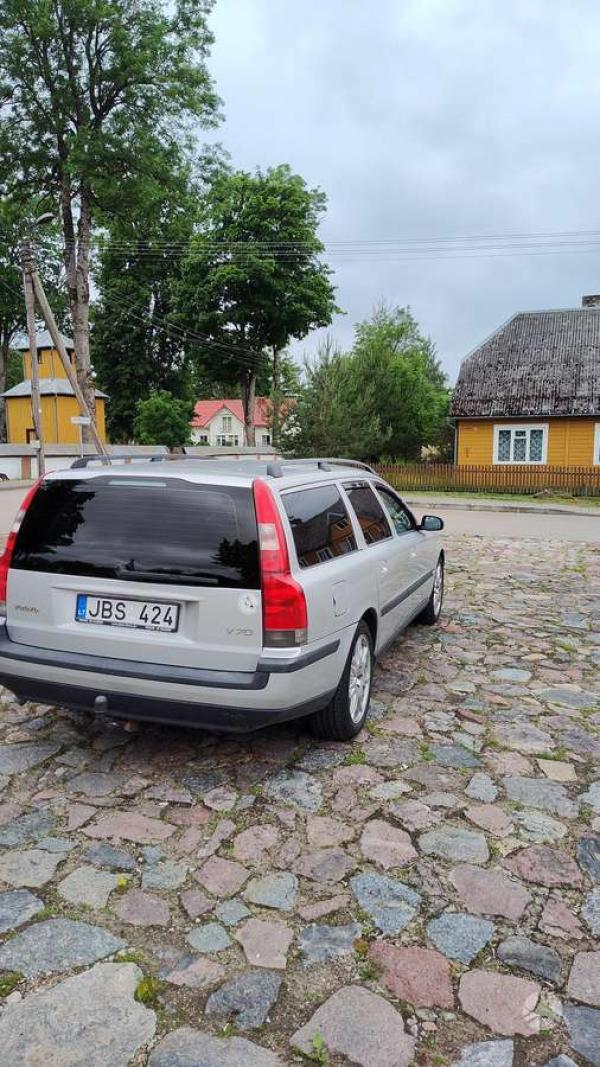 Grey Volvo V70 2004 in Jurbarkas, with an engine capacity of 2.40 L and mileage of 404 thousand km for 2000 €, photo 4 on AUTOMOTO.COM.LV