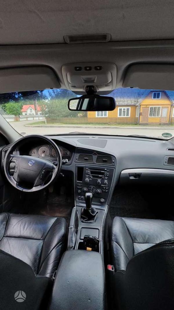 Grey Volvo V70 2004 in Jurbarkas, with an engine capacity of 2.40 L and mileage of 404 thousand km for 2000 €, photo 5 on AUTOMOTO.COM.LV