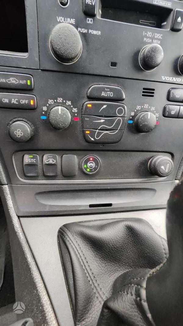 Grey Volvo V70 2004 in Jurbarkas, with an engine capacity of 2.40 L and mileage of 404 thousand km for 2000 €, photo 9 on AUTOMOTO.COM.LV