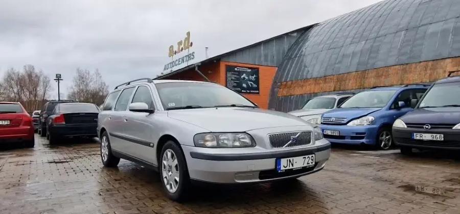 Pelēks Volvo V70 2004 Valmiera, ar dzinēja tilpumu 0.00 L un nobraukumu 343 tūkst. km par 1750 €, foto 1 vietnē AUTOMOTO.COM.LV