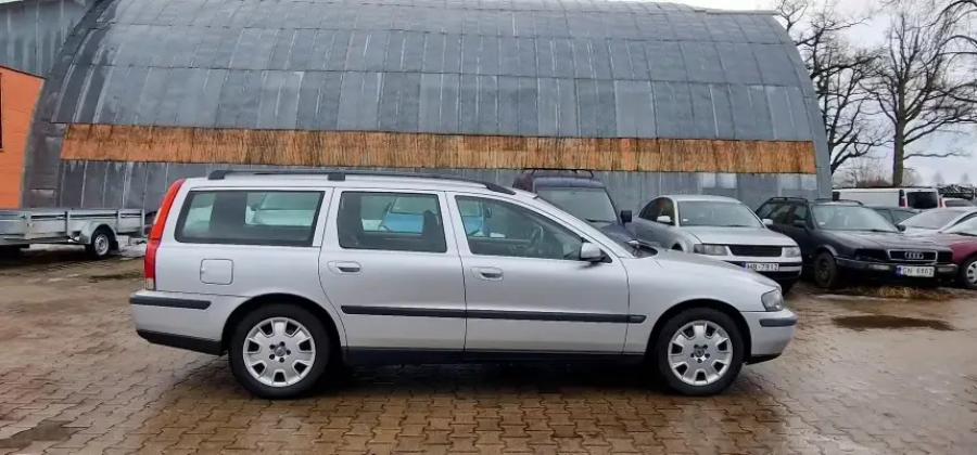 Pelēks Volvo V70 2004 Valmiera, ar dzinēja tilpumu 0.00 L un nobraukumu 343 tūkst. km par 1750 €, foto 3 vietnē AUTOMOTO.COM.LV