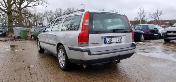 Grey Volvo V70 2004 in Valmiera, with an engine capacity of 0.00 L and mileage of 343 thousand km for 1750 €, photo 4 on AUTOMOTO.COM.LV