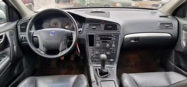 Grey Volvo V70 2004 in Valmiera, with an engine capacity of 0.00 L and mileage of 343 thousand km for 1750 €, photo 7 on AUTOMOTO.COM.LV