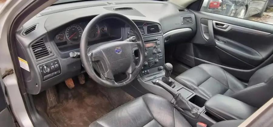 Pelēks Volvo V70 2004 Valmiera, ar dzinēja tilpumu 0.00 L un nobraukumu 343 tūkst. km par 1750 €, foto 9 vietnē AUTOMOTO.COM.LV