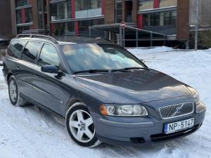 Grey Volvo V70 2004 in Riga, with an engine capacity of 2.40 L and mileage of 471 thousand km for 1490 €, photo  on AUTOMOTO.COM.LV