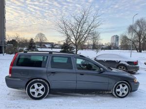 Grey Volvo V70 2004 in Riga, with an engine capacity of 2.40 L and mileage of 471 thousand km for 1490 €, photo 3 on AUTOMOTO.COM.LV
