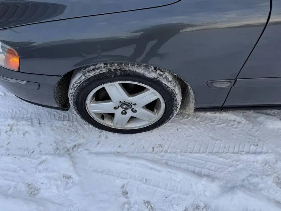 Grey Volvo V70 2004 in Riga, with an engine capacity of 2.40 L and mileage of 471 thousand km for 1490 €, photo 8 on AUTOMOTO.COM.LV