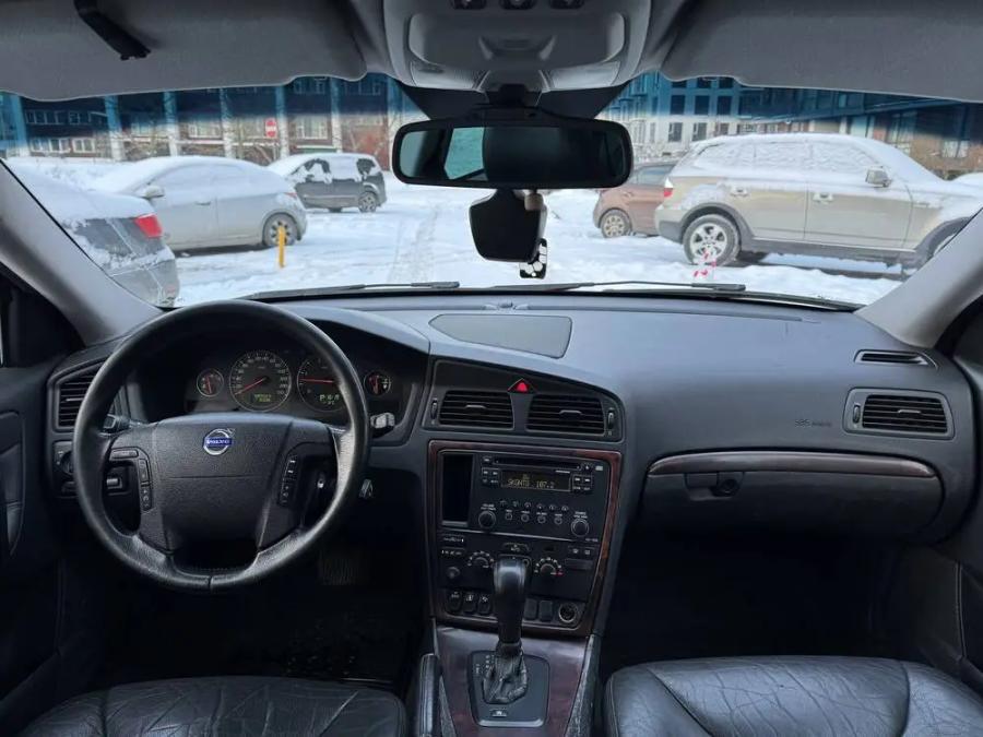 Grey Volvo V70 2004 in Riga, with an engine capacity of 2.40 L and mileage of 471 thousand km for 1490 €, photo 13 on AUTOMOTO.COM.LV