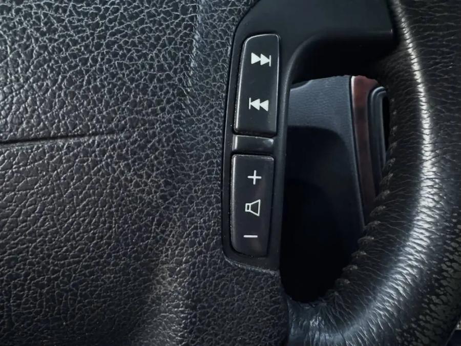 Grey Volvo V70 2004 in Riga, with an engine capacity of 2.40 L and mileage of 471 thousand km for 1490 €, photo 18 on AUTOMOTO.COM.LV