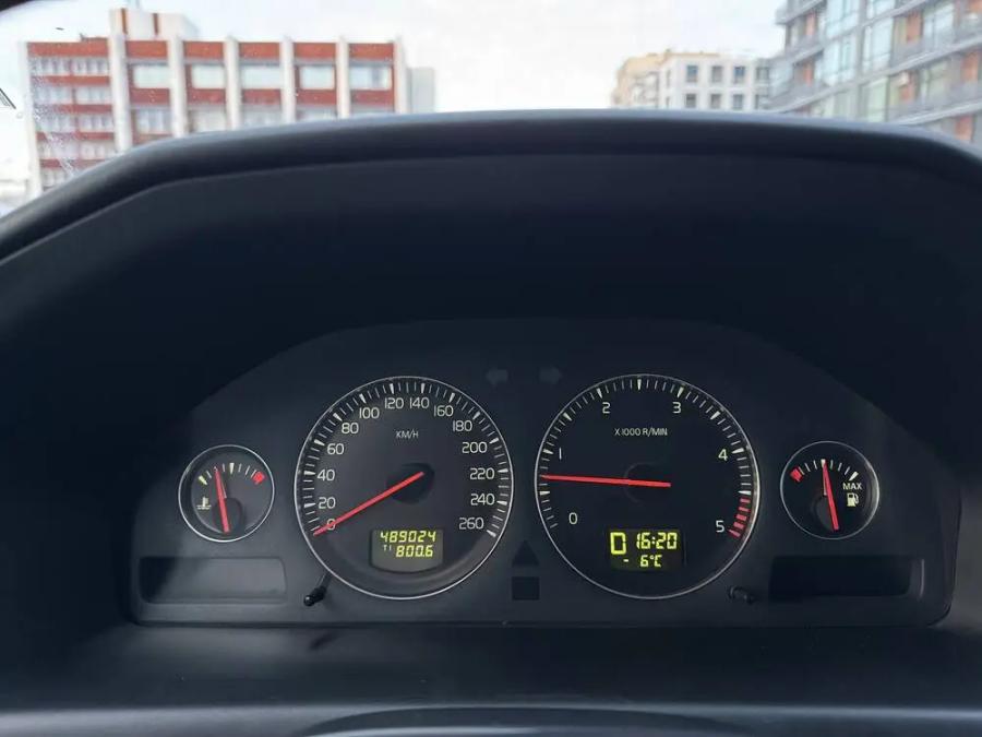 Grey Volvo V70 2004 in Riga, with an engine capacity of 2.40 L and mileage of 471 thousand km for 1490 €, photo 21 on AUTOMOTO.COM.LV