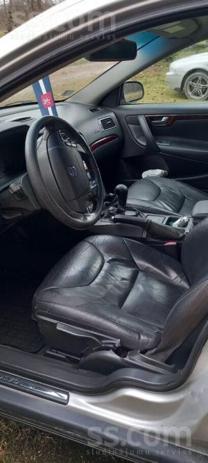 Grey Volvo V70 2004 in Balvi, with an engine capacity of 2.40 L and mileage of 401 thousand km for 1400 €, photo  on AUTOMOTO.COM.LV
