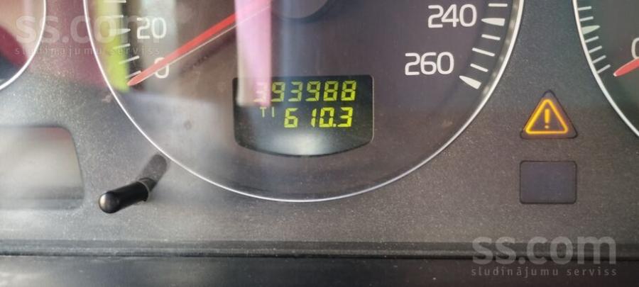 Pelēks Volvo V70 2004 Rīga, ar dzinēja tilpumu 2.40 L un nobraukumu 394 tūkst. km par 700 €, foto 4 vietnē AUTOMOTO.COM.LV