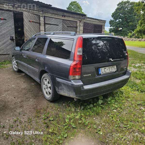 Grey Volvo V70 2004 in Tukums, with an engine capacity of 2.40 L and mileage of 388 thousand km for 500 €, photo 2 on AUTOMOTO.COM.LV