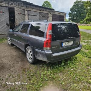 Grey Volvo V70 2004 in Tukums, with an engine capacity of 2.40 L and mileage of 388 thousand km for 500 €, photo 3 on AUTOMOTO.COM.LV