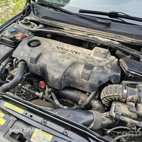 Grey Volvo V70 2004 in Tukums, with an engine capacity of 2.40 L and mileage of 388 thousand km for 500 €, photo 3 on AUTOMOTO.COM.LV