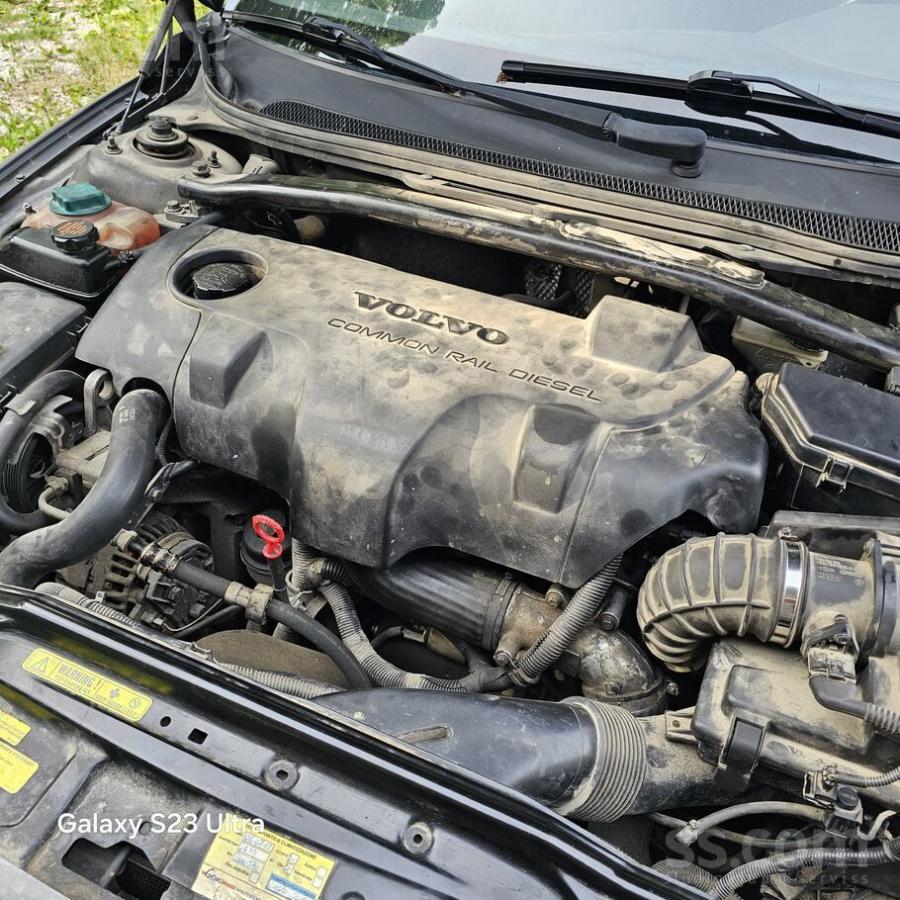 Grey Volvo V70 2004 in Tukums, with an engine capacity of 2.40 L and mileage of 388 thousand km for 500 €, photo 4 on AUTOMOTO.COM.LV