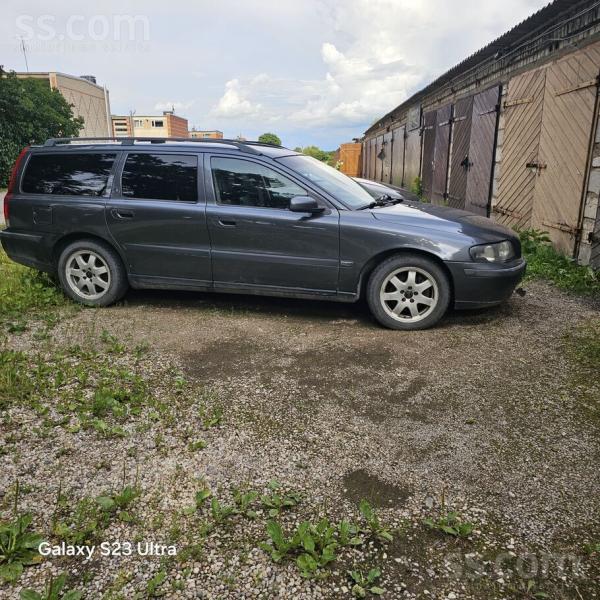 Grey Volvo V70 2004 in Tukums, with an engine capacity of 2.40 L and mileage of 388 thousand km for 500 €, photo 4 on AUTOMOTO.COM.LV