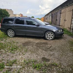 Grey Volvo V70 2004 in Tukums, with an engine capacity of 2.40 L and mileage of 388 thousand km for 500 €, photo 5 on AUTOMOTO.COM.LV