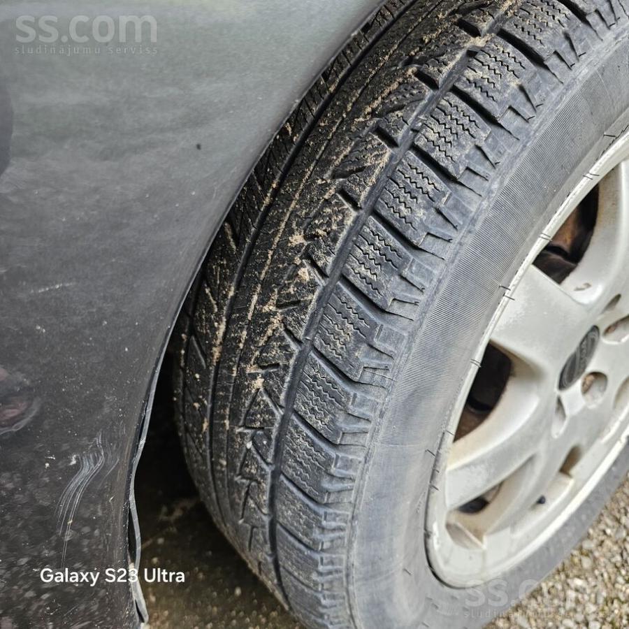Grey Volvo V70 2004 in Tukums, with an engine capacity of 2.40 L and mileage of 388 thousand km for 500 €, photo 6 on AUTOMOTO.COM.LV