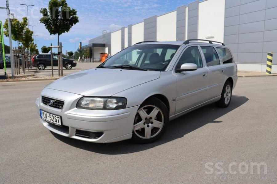 Grey Volvo V70 2004 in Riga, with an engine capacity of 2.40 L and mileage of 278 thousand km for 2490 €, photo 1 on AUTOMOTO.COM.LV