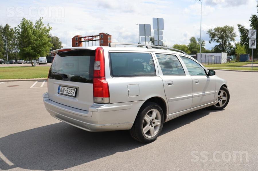 Grey Volvo V70 2004 in Riga, with an engine capacity of 2.40 L and mileage of 278 thousand km for 2490 €, photo 5 on AUTOMOTO.COM.LV