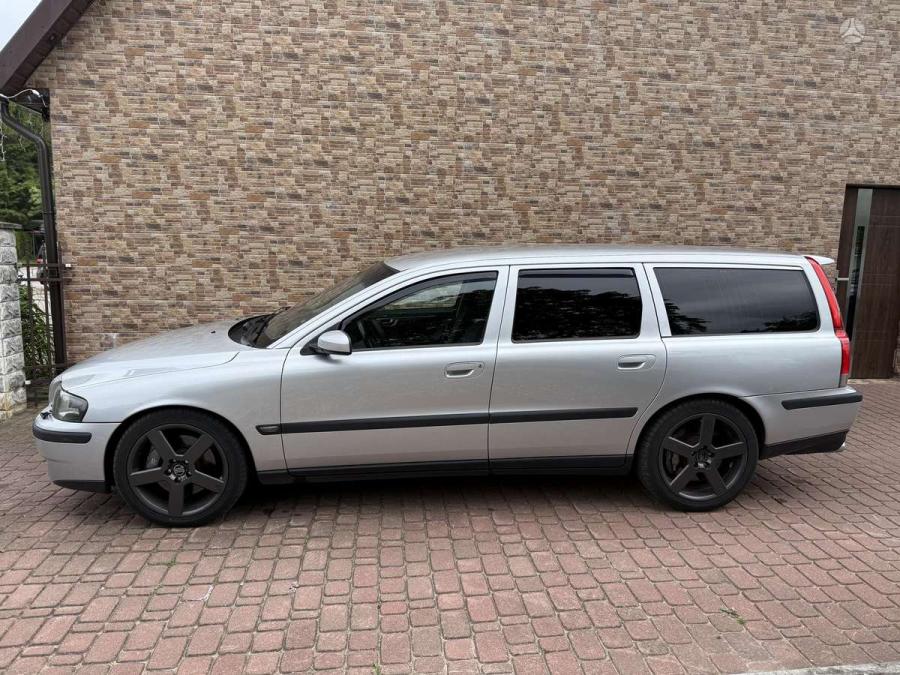 Pelēks Volvo V70 2004 Vilkaviškis, ar dzinēja tilpumu 2.52 L un nobraukumu 272 tūkst. km par 7950 €, foto 5 vietnē AUTOMOTO.COM.LV