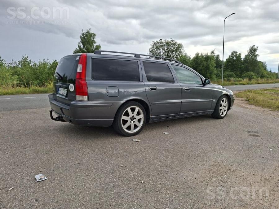 Серый Вольво В70 2004 в Резекне, объемом двигателя 2.40 л и пробегом 450 тыс. км за 1300 €, фото 4 на AUTOMOTO.COM.LV