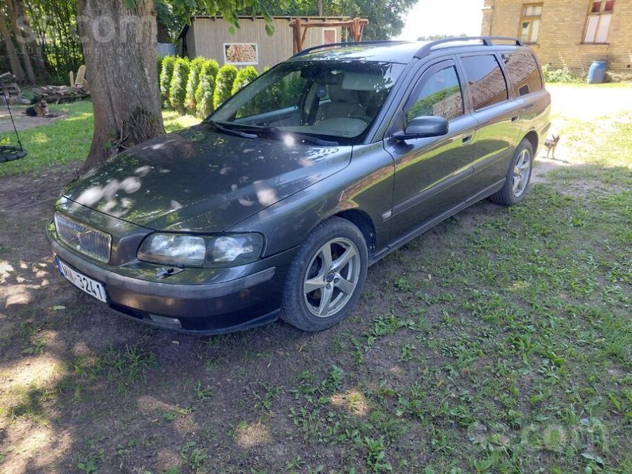 Grey Volvo V70 2004 in Jelgava, with an engine capacity of 2.40 L and mileage of 386 thousand km for 1600 €, photo 4 on AUTOMOTO.COM.LV