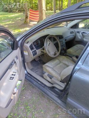 Grey Volvo V70 2004 in Jelgava, with an engine capacity of 2.40 L and mileage of 386 thousand km for 1600 €, photo 5 on AUTOMOTO.COM.LV