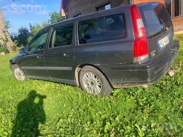 Pelēks Volvo V70 2004 Limbaži, ar dzinēja tilpumu 2.40 L un nobraukumu 359 tūkst. km par 1150 €, foto 2 vietnē AUTOMOTO.COM.LV