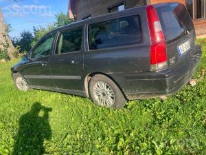 Pelēks Volvo V70 2004 Limbaži, ar dzinēja tilpumu 2.40 L un nobraukumu 359 tūkst. km par 1150 €, foto 3 vietnē AUTOMOTO.COM.LV