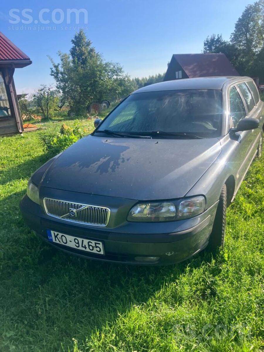 Pelēks Volvo V70 2004 Limbaži, ar dzinēja tilpumu 2.40 L un nobraukumu 359 tūkst. km par 1150 €, foto 5 vietnē AUTOMOTO.COM.LV