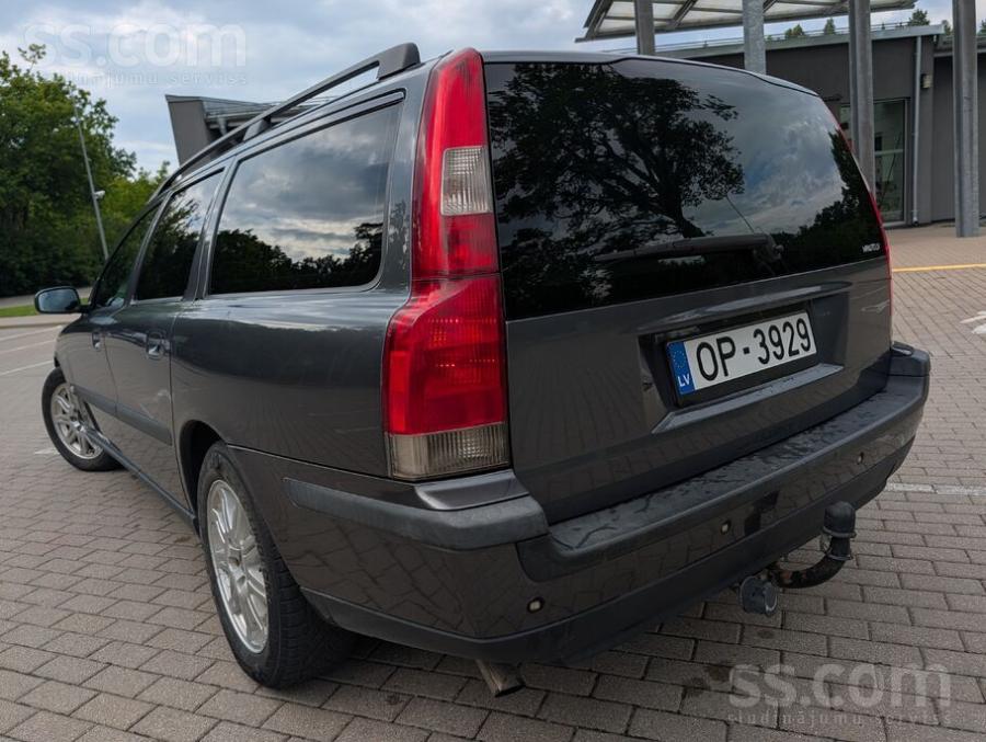 Pelēks Volvo V70 2004 Jūrmala, ar dzinēja tilpumu 2.40 L un nobraukumu 325 tūkst. km par 1690 €, foto 3 vietnē AUTOMOTO.COM.LV