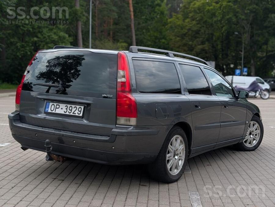 Pelēks Volvo V70 2004 Jūrmala, ar dzinēja tilpumu 2.40 L un nobraukumu 325 tūkst. km par 1690 €, foto 5 vietnē AUTOMOTO.COM.LV