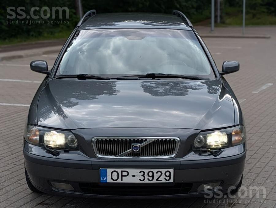 Pelēks Volvo V70 2004 Jūrmala, ar dzinēja tilpumu 2.40 L un nobraukumu 325 tūkst. km par 1690 €, foto 10 vietnē AUTOMOTO.COM.LV