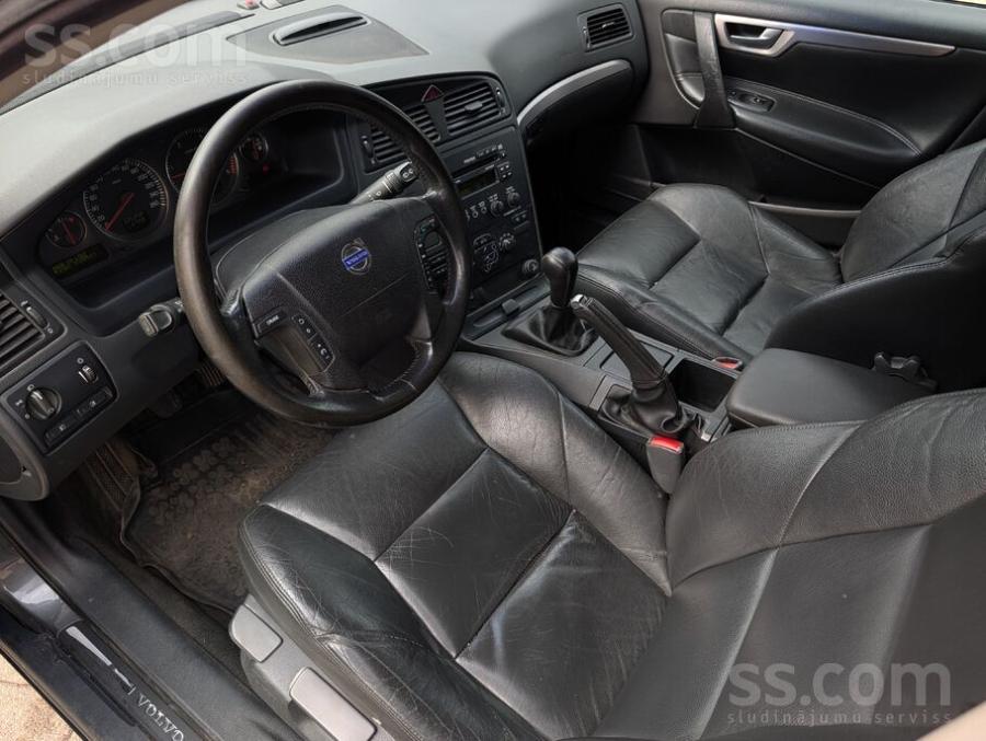 Pelēks Volvo V70 2004 Jūrmala, ar dzinēja tilpumu 2.40 L un nobraukumu 325 tūkst. km par 1690 €, foto 12 vietnē AUTOMOTO.COM.LV