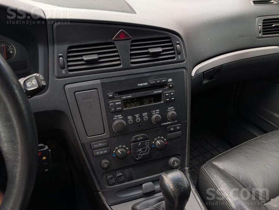 Pelēks Volvo V70 2004 Jūrmala, ar dzinēja tilpumu 2.40 L un nobraukumu 325 tūkst. km par 1690 €, foto 19 vietnē AUTOMOTO.COM.LV