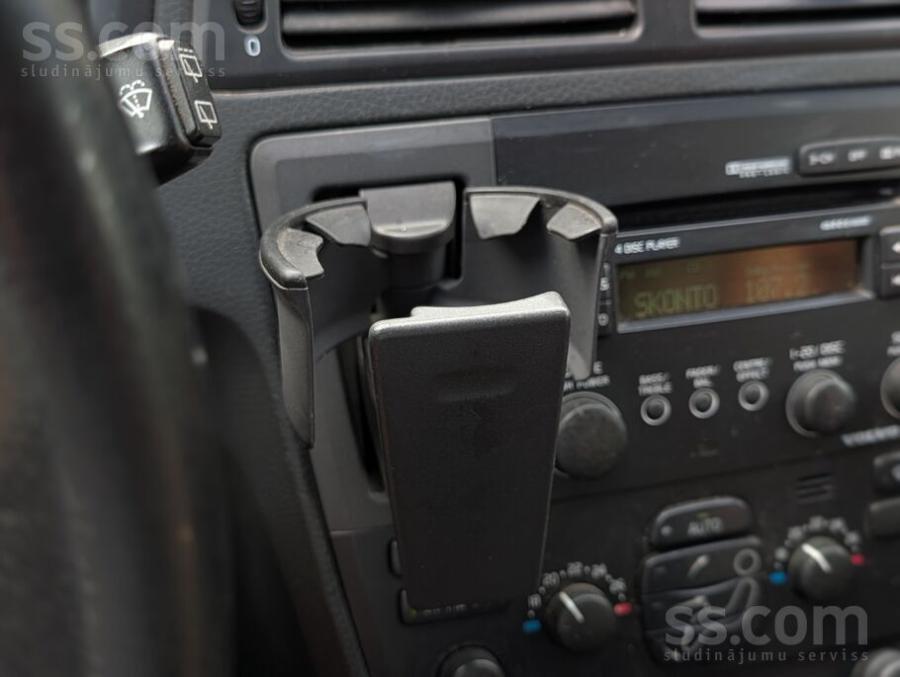 Pelēks Volvo V70 2004 Jūrmala, ar dzinēja tilpumu 2.40 L un nobraukumu 325 tūkst. km par 1690 €, foto 22 vietnē AUTOMOTO.COM.LV