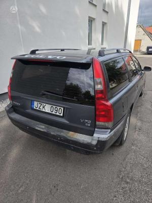Pelēks Volvo V70 2004 Telšiai, ar dzinēja tilpumu 2.40 L un nobraukumu 315 tūkst. km par 1100 €, foto 3 vietnē AUTOMOTO.COM.LV