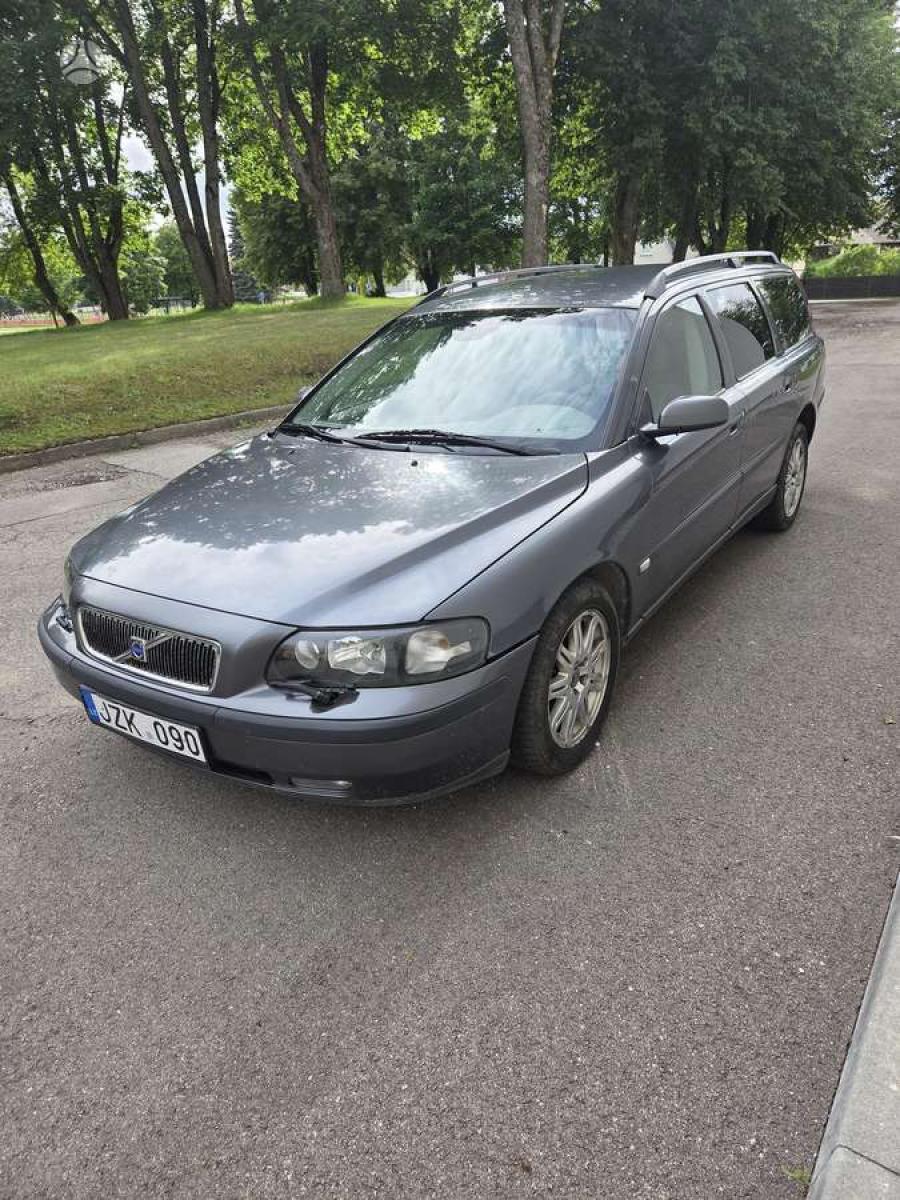 Pelēks Volvo V70 2004 Telšiai, ar dzinēja tilpumu 2.40 L un nobraukumu 315 tūkst. km par 1100 €, foto 5 vietnē AUTOMOTO.COM.LV