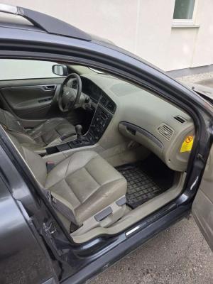Pelēks Volvo V70 2004 Telšiai, ar dzinēja tilpumu 2.40 L un nobraukumu 315 tūkst. km par 1100 €, foto 7 vietnē AUTOMOTO.COM.LV