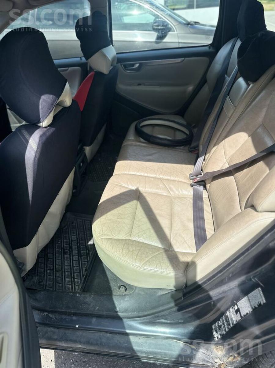 Pelēks Volvo V70 2004 Talsi, ar dzinēja tilpumu 2.40 L un nobraukumu 530 tūkst. km par 750 €, foto 7 vietnē AUTOMOTO.COM.LV