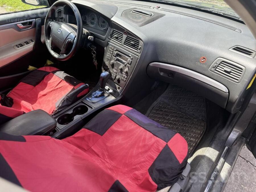 Pelēks Volvo V70 2004 Talsi, ar dzinēja tilpumu 2.40 L un nobraukumu 530 tūkst. km par 750 €, foto 10 vietnē AUTOMOTO.COM.LV
