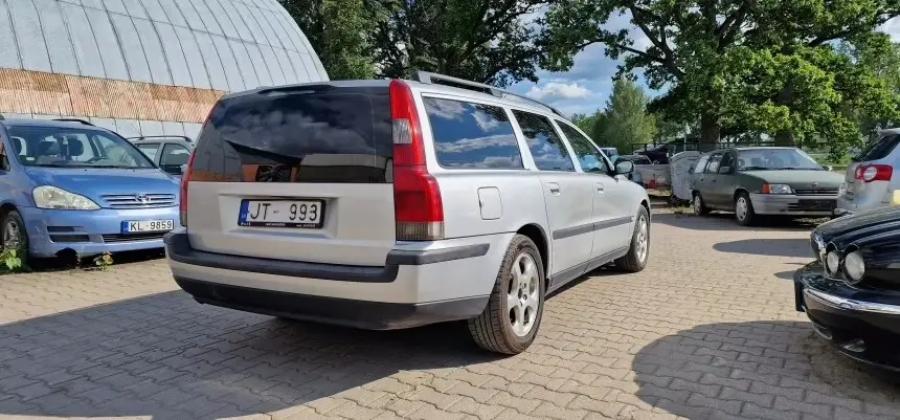 Серый Вольво В70 2004 в Валмиера, объемом двигателя 2.40 л и пробегом 398 тыс. км за 1500 €, фото 4 на AUTOMOTO.COM.LV