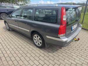 Grey Volvo V70 2004 in Talsi, with an engine capacity of 2.40 L and mileage of 534 thousand km for 1300 €, photo 5 on AUTOMOTO.COM.LV