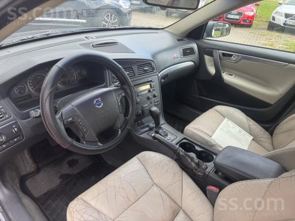 Pelēks Volvo V70 2004 Talsi, ar dzinēja tilpumu 2.40 L un nobraukumu 534 tūkst. km par 1300 €, foto 6 vietnē AUTOMOTO.COM.LV