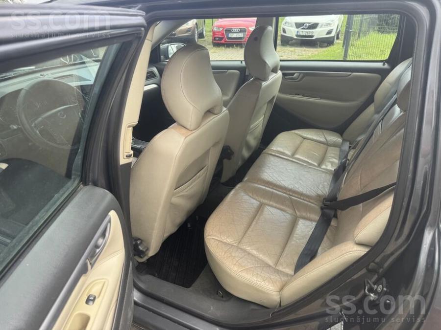 Grey Volvo V70 2004 in Talsi, with an engine capacity of 2.40 L and mileage of 534 thousand km for 1300 €, photo 8 on AUTOMOTO.COM.LV
