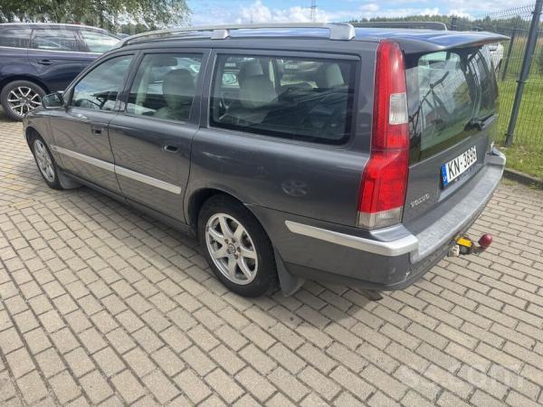 Pelēks Volvo V70 2004 Talsi, ar dzinēja tilpumu 2.40 L un nobraukumu 534 tūkst. km par 1300 €, foto 4 vietnē AUTOMOTO.COM.LV
