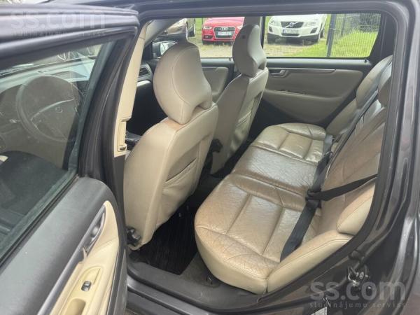 Pelēks Volvo V70 2004 Talsi, ar dzinēja tilpumu 2.40 L un nobraukumu 534 tūkst. km par 1300 €, foto 7 vietnē AUTOMOTO.COM.LV