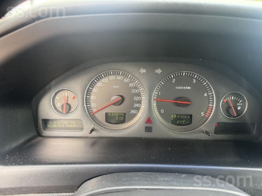 Grey Volvo V70 2004 in Talsi, with an engine capacity of 2.40 L and mileage of 534 thousand km for 1300 €, photo 12 on AUTOMOTO.COM.LV